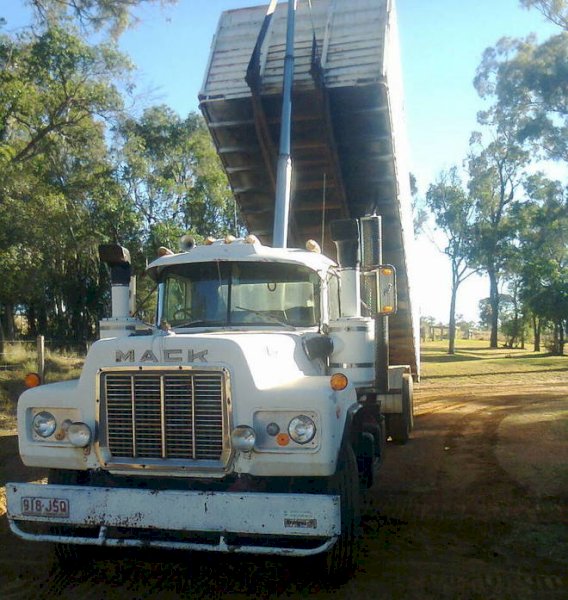 Mack 285 Maxidyne Tipper with 24 ft Body | Farm Tender