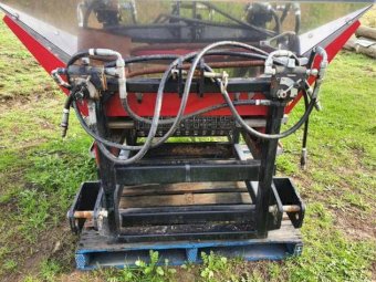 Viking 1500 Belt Spreader | Farm Tender