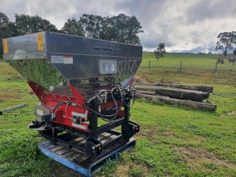Viking 1500 Belt Spreader | Farm Tender