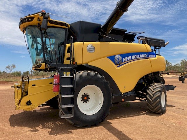 2016 New Holland CR8.90 Header with Macdon 40Ft Front and Midwest ...