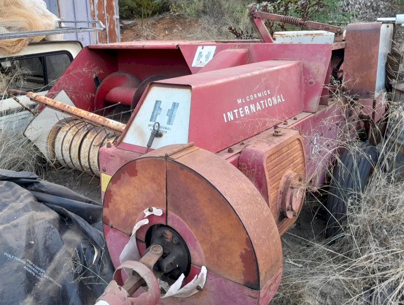 International B47 Small Square Balers | Farm Tender