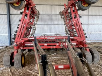 3710 Bourgault Disc Seeder Bar with a Simplicity 9000Ltr Cart | Farm Tender