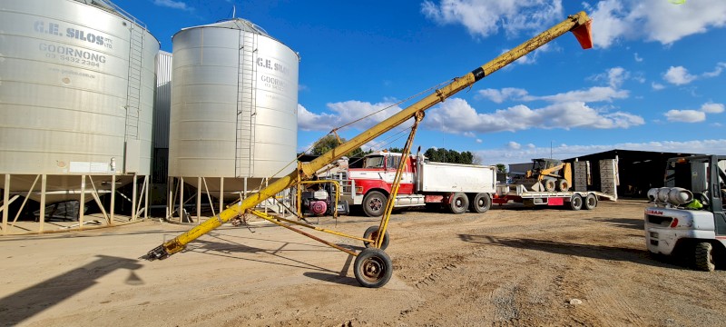 25' x 8" Mobilco Auger | Farm Tender