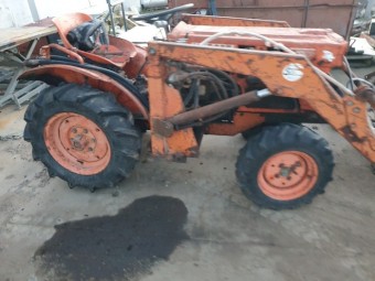 Kubota B7100 4WD Tractor with Front End Loader | Farm Tender