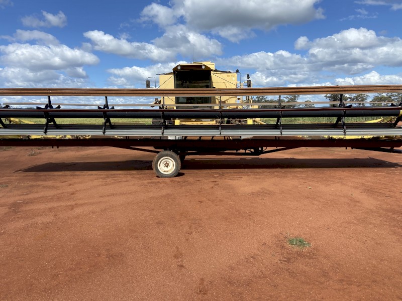 TX36 New Holland header | Farm Tender