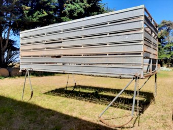 Stock Crate with 40ft Kruger Trailer | Farm Tender