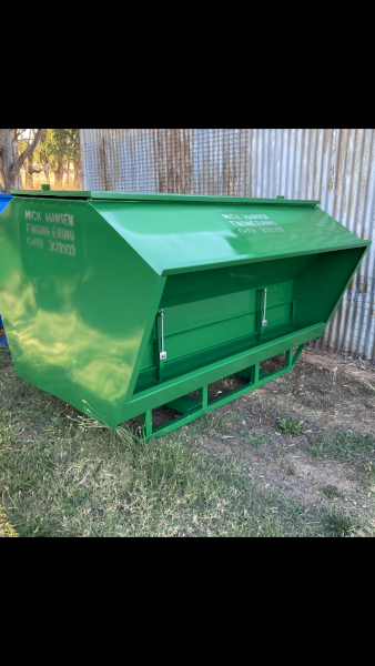 1.4 ton Hansen Engineering lick type grain feeder brand new | Farm Tender
