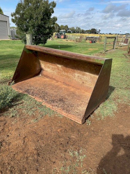 Oversize Front End Loader Bucket | Farm Tender