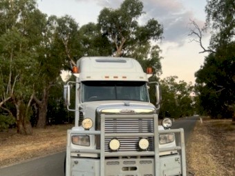 140 tonne GCM heavy workhorse! 2014 Freightliner Coronado | Farm Tender